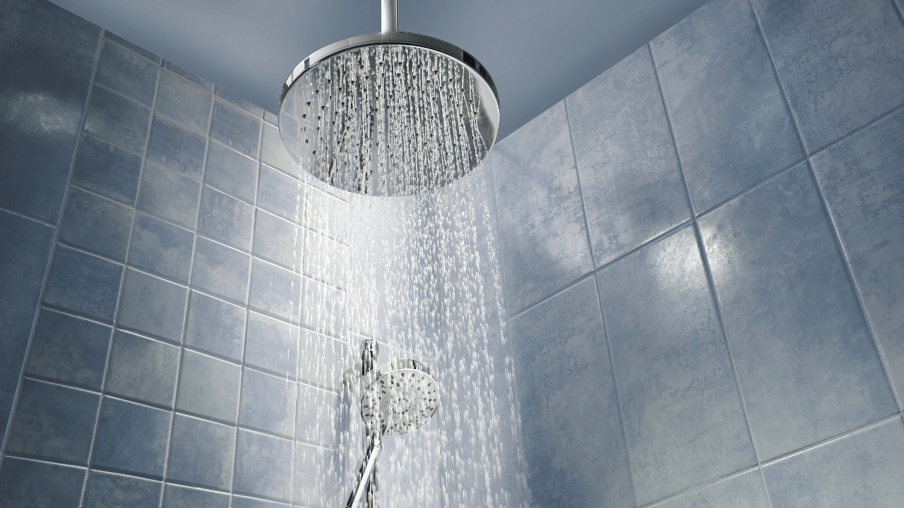 El tiempo exacto que debe durar una ducha para ahorrar agua, según la OMS